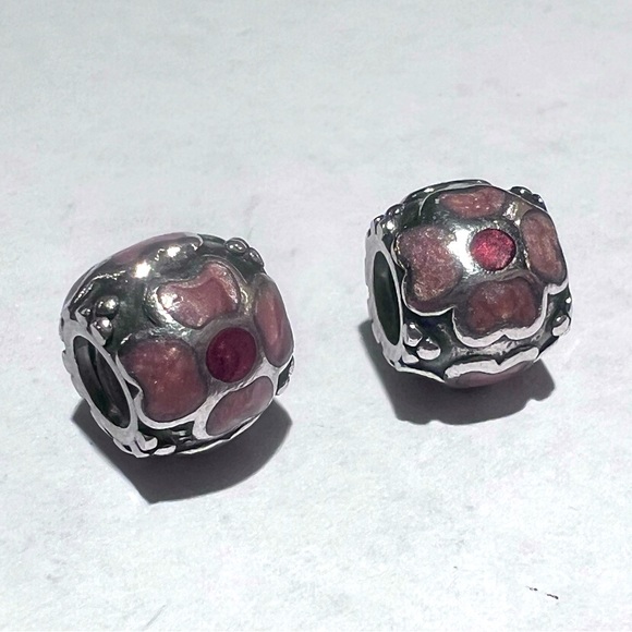 Pandora | Jewelry | Pandora Daisy Flower Charm Set 2 | Poshmark